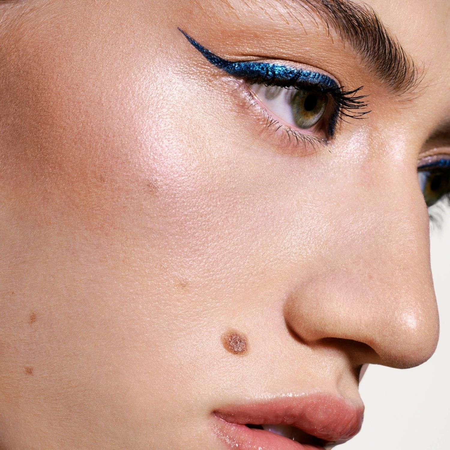 rihanna blue eyeliner