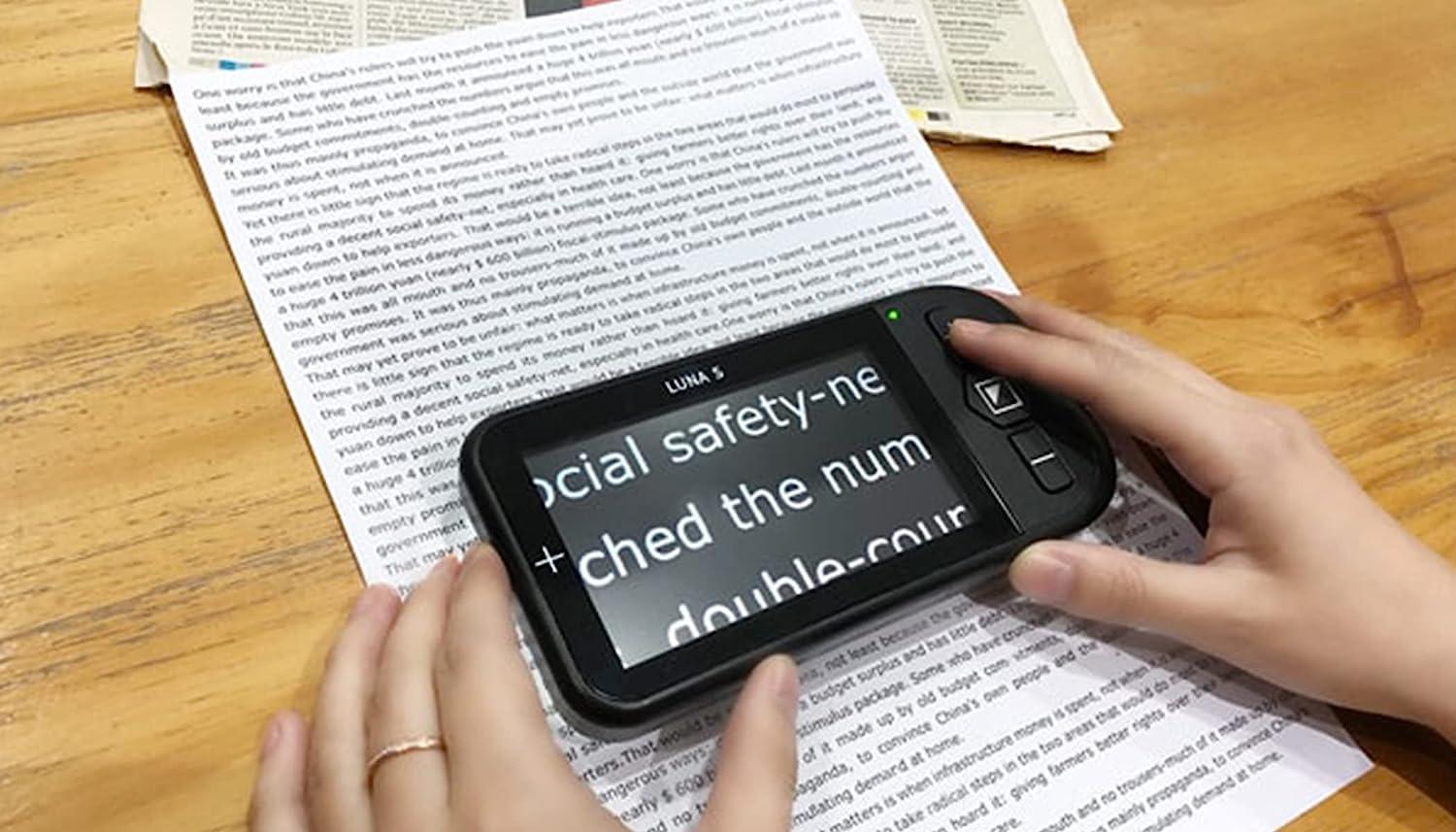 Zoomax Luna S Portable HD Electronic Magnifier for Low Vision ...