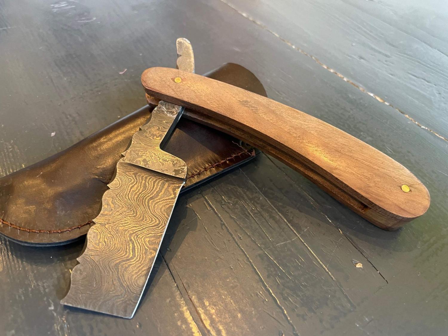 Premium Damascus Razor with Unique Walnut Handle | Atypical Shape ...