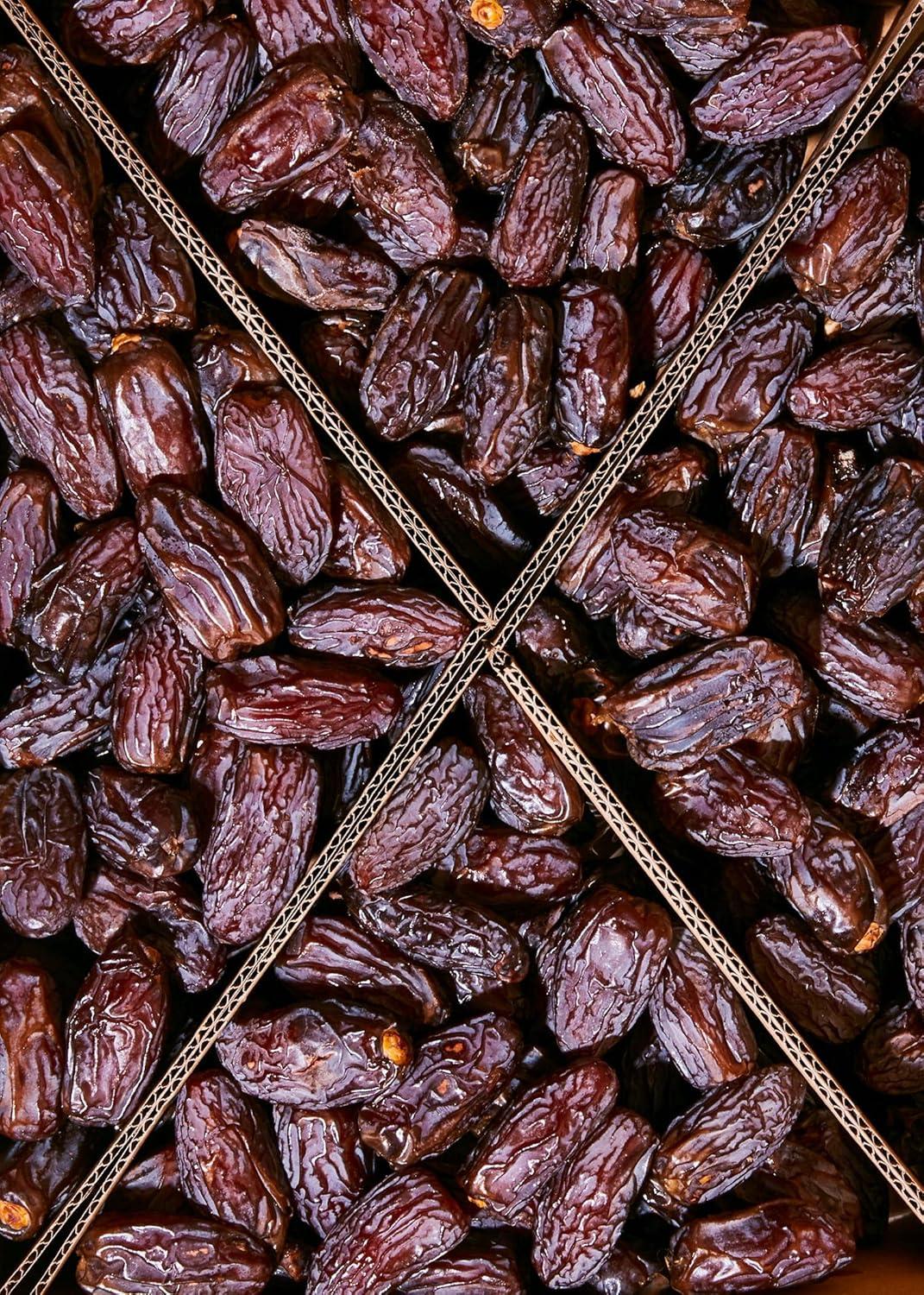 KoRo Organic Medjool Dates - Large Choice Honey-Sweet 15% Loose Skin ...